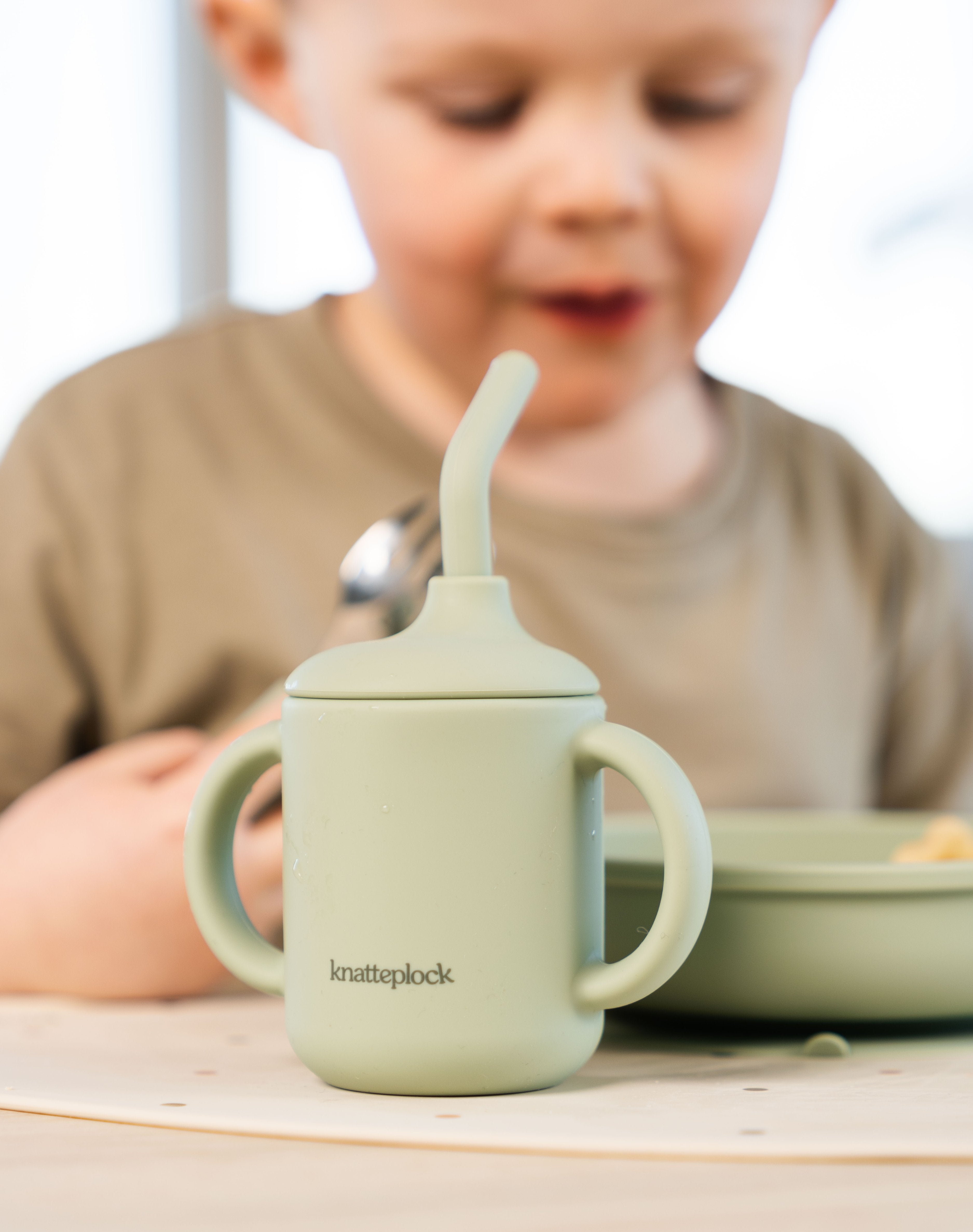 Children's cups in silicone specially adapted for small children ...